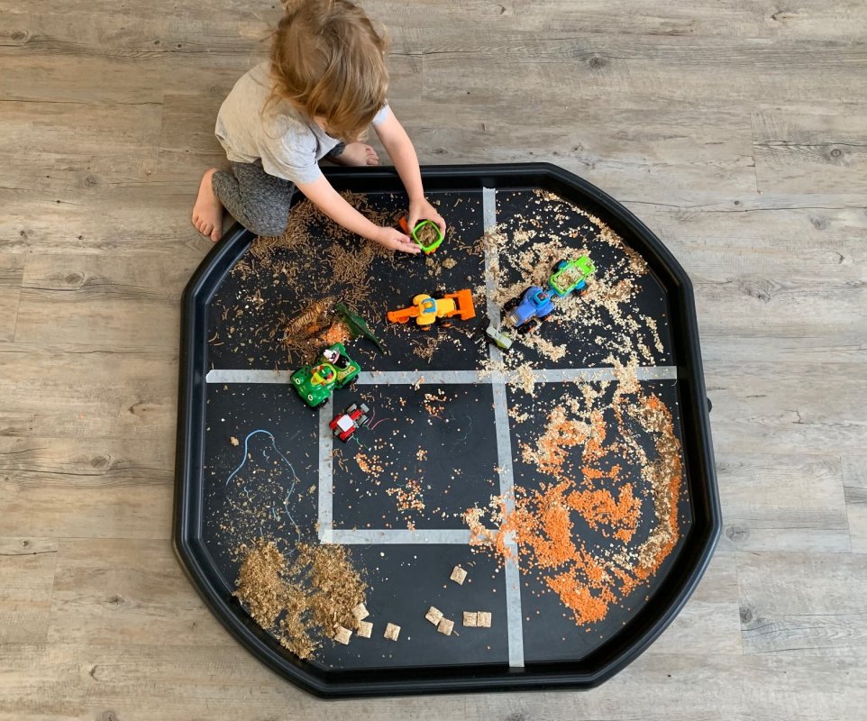 Tuff Tray Ideas: Simple Farm Fun – DEVON MAMA
