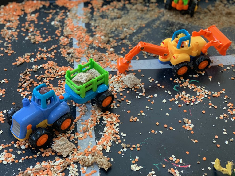 Tuff Tray Ideas: Simple Farm Fun – DEVON MAMA