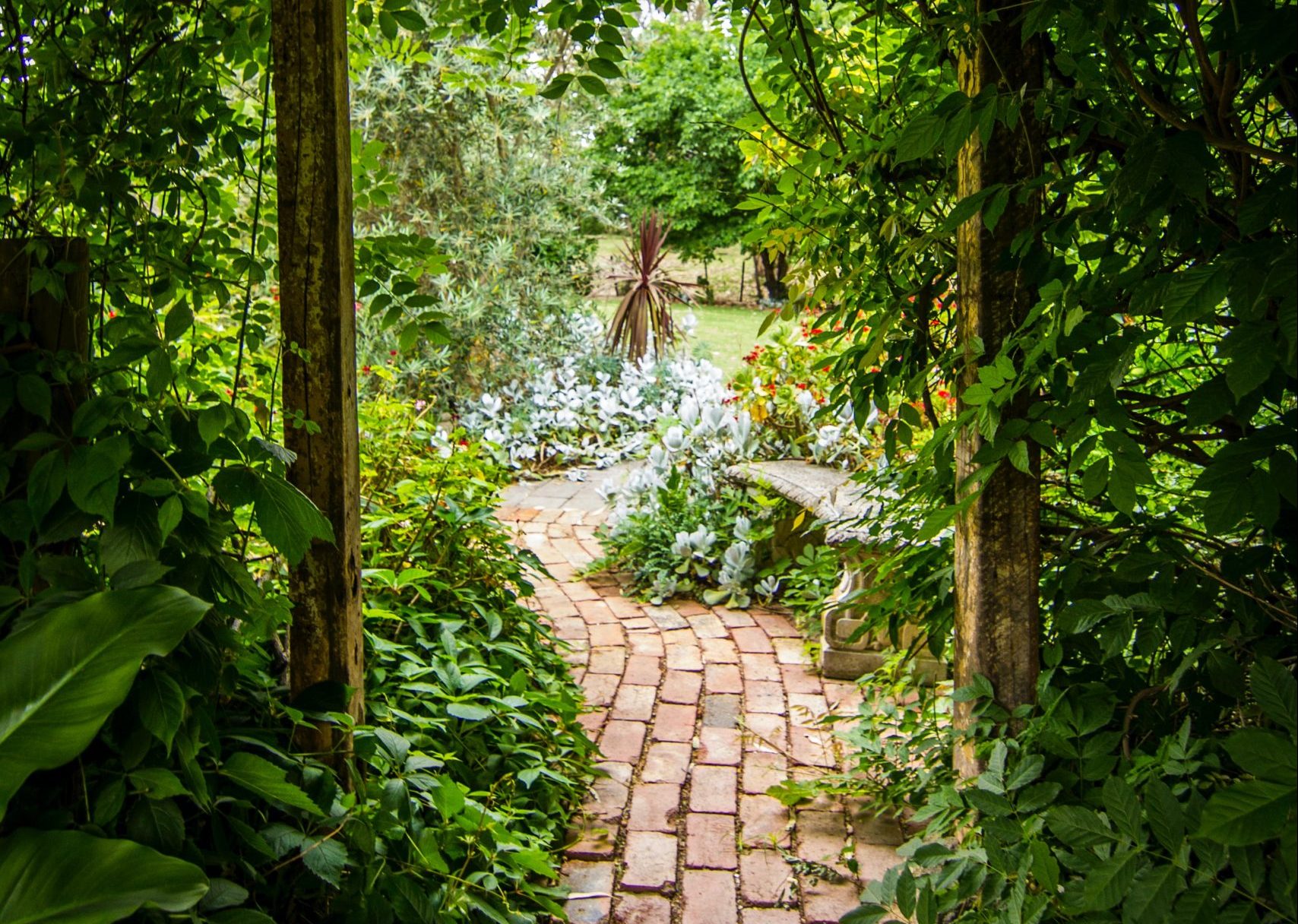 How to Create the Perfect Garden Path – DEVON MAMA